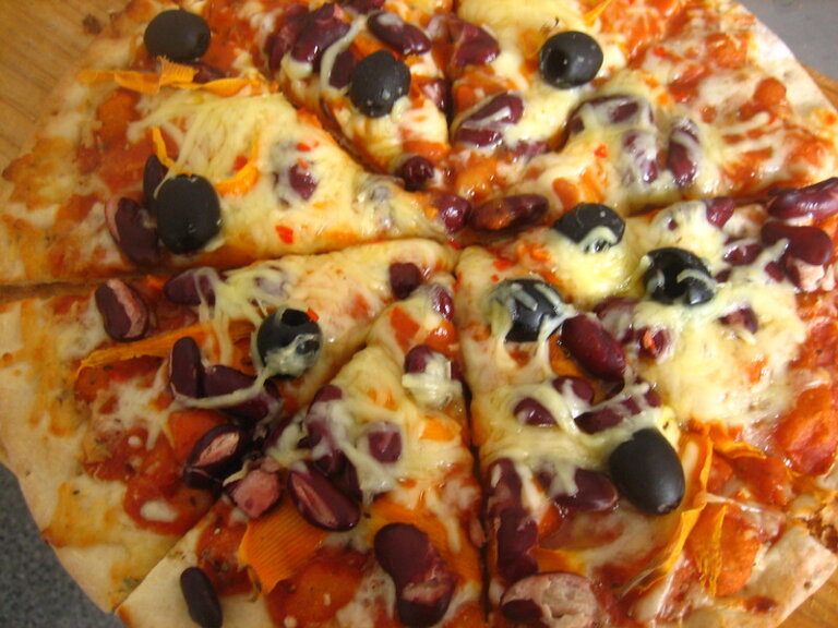 Best Olives for Pizza | Topping Tips from Chicago Experts
